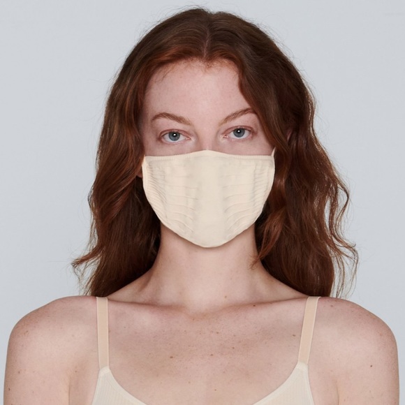SKIMS | Accessories | Skims Seamless Face Mask In Sand | Poshmark